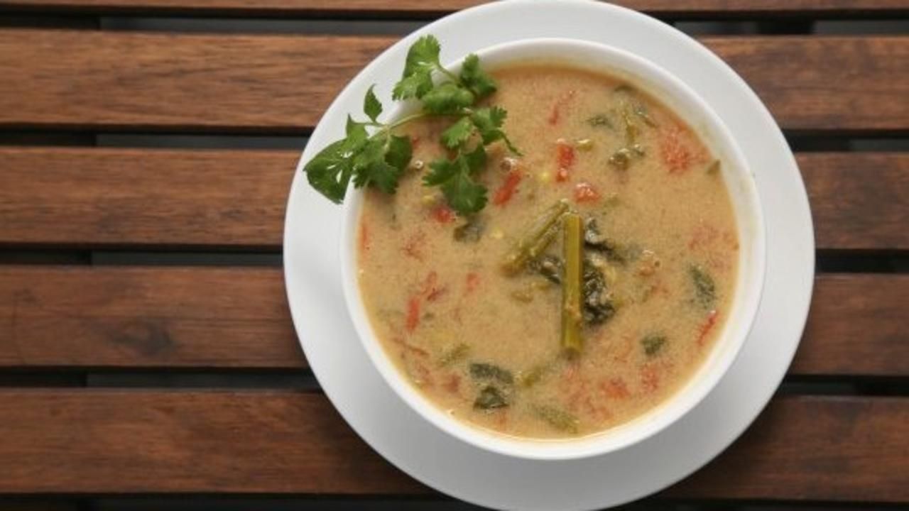 Vale Bajji Ambat Recipe | Malabar Spinach Curry Recipe from Western ...